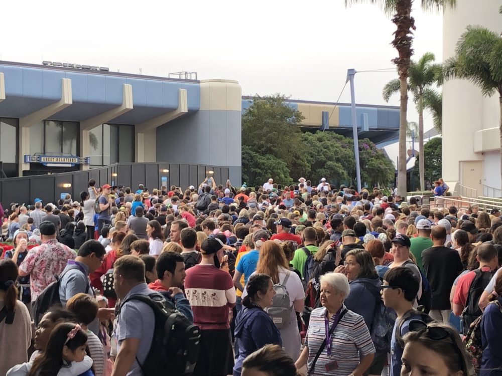 PHOTO REPORT: EPCOT 12/29/19 (Holiday Crowds, Critter Sightings, New ...