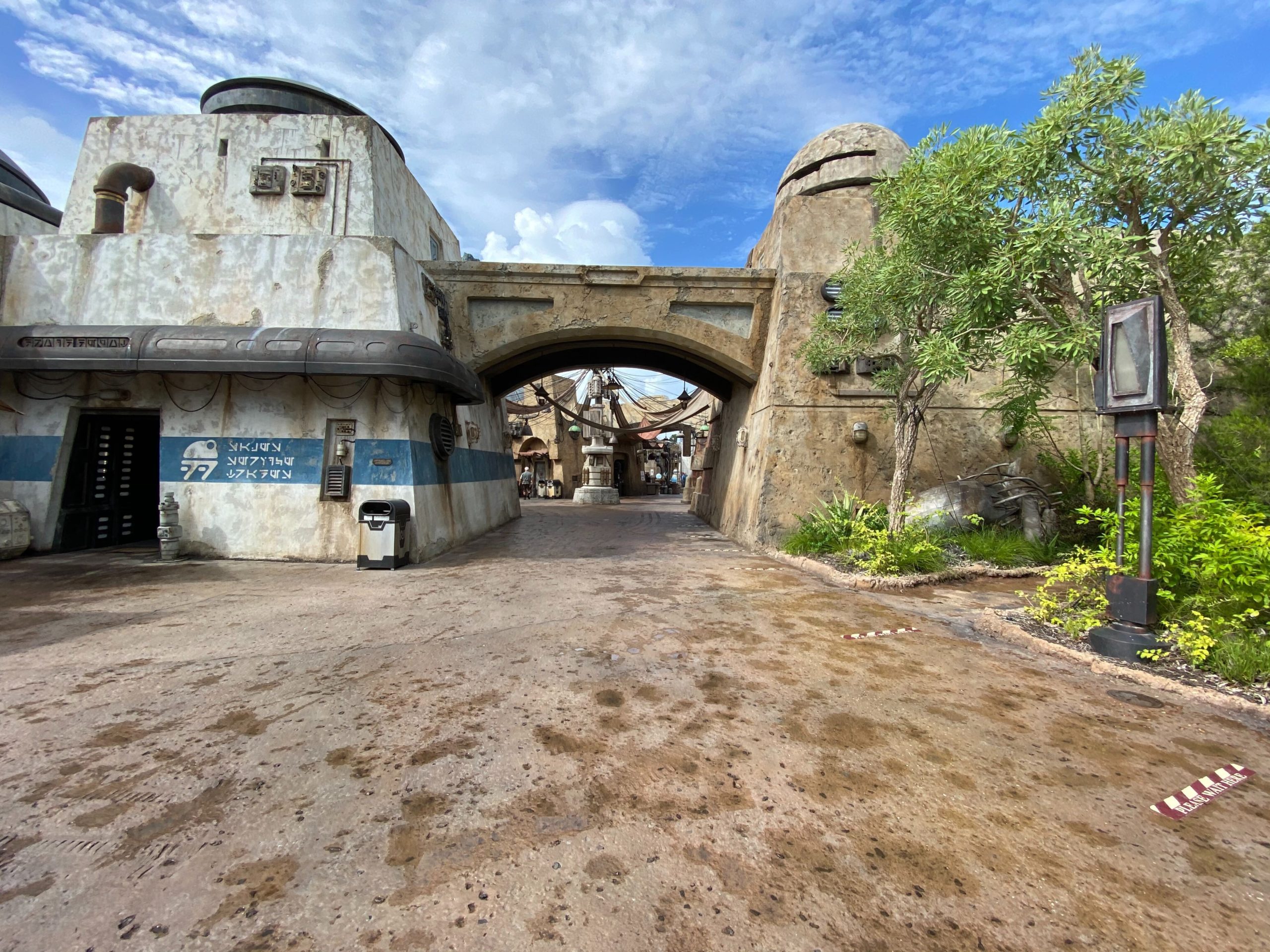 batuu star wars galaxy's edge hollywood studios (2) - WDW News Today