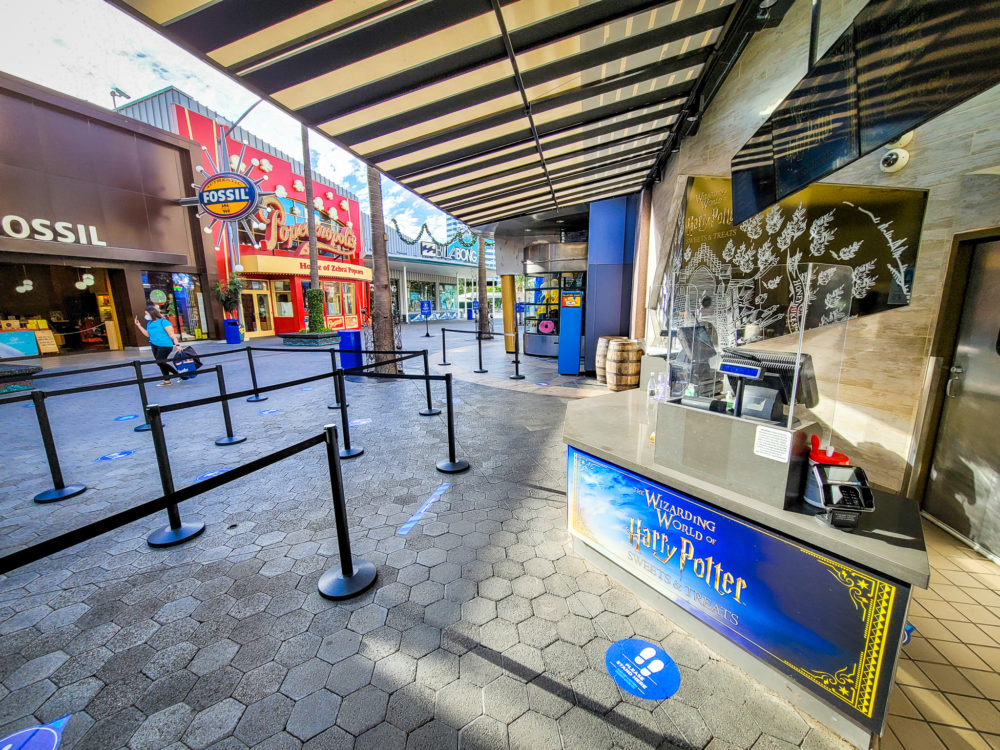 CityWalk_COVID_Shutdown_04_Wizarding_world_sweets_booth - WDW News Today
