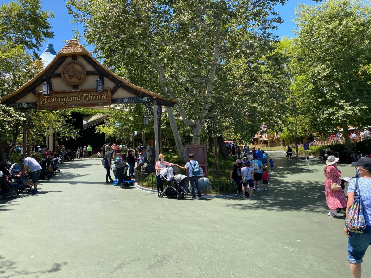 PHOTOS: Disneyland Railroad Only Boarding Guests at Mickey's Toontown ...
