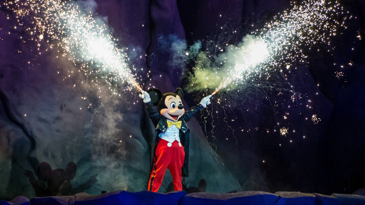 Fantasmic Moving to Earlier Performances in March 2026 - Disney by Mark