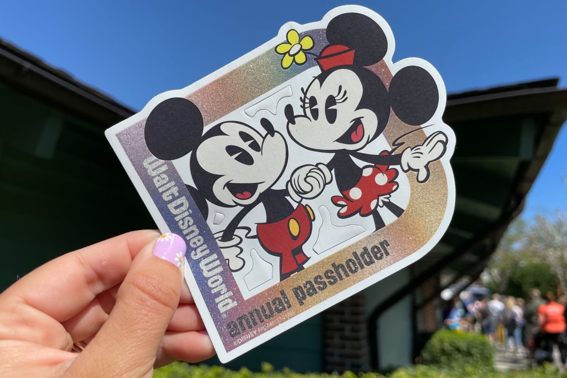 Complimentary EARidescent Mickey & Minnie Annual Passholder Magnet ...