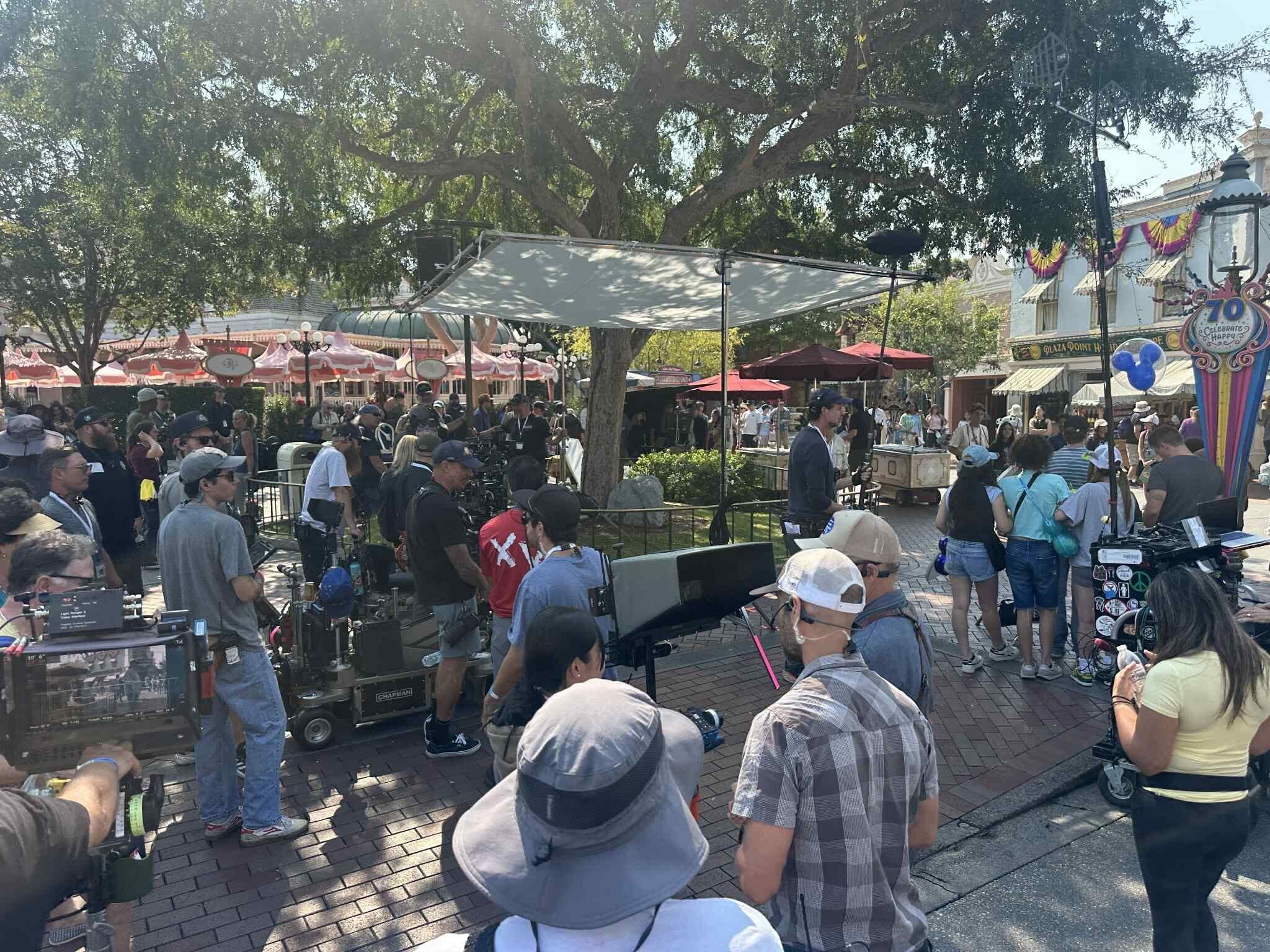 PHOTOS: Kathryn Hahn Filming Jon Favreau’s Oswald the Lucky Rabbit ...