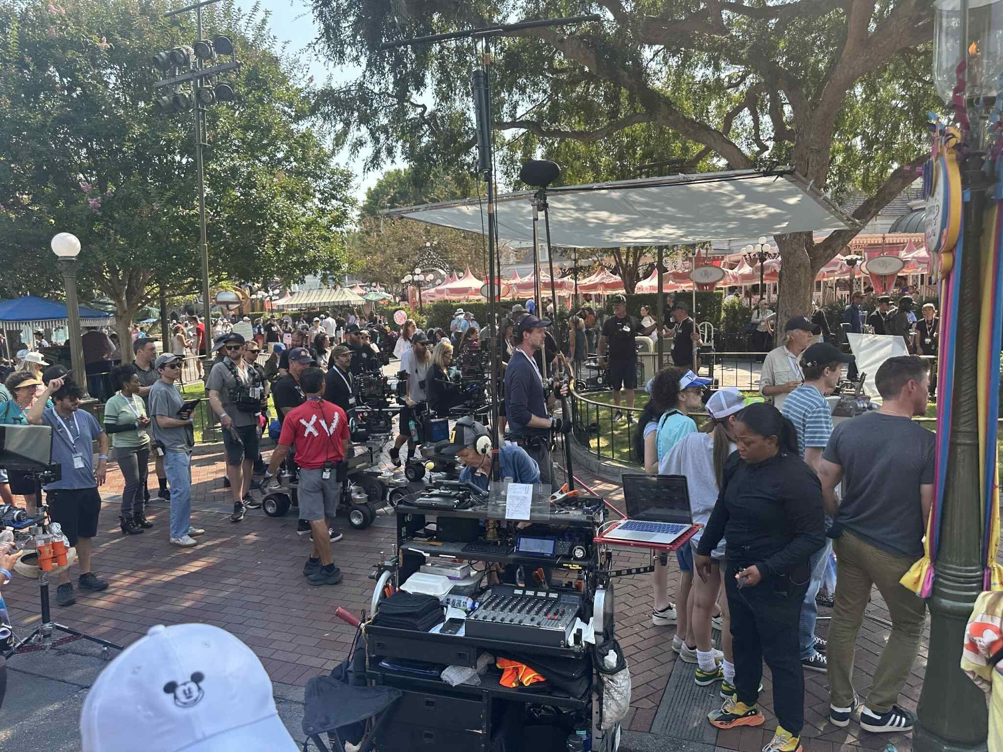 PHOTOS: Kathryn Hahn Filming Jon Favreau’s Oswald the Lucky Rabbit ...