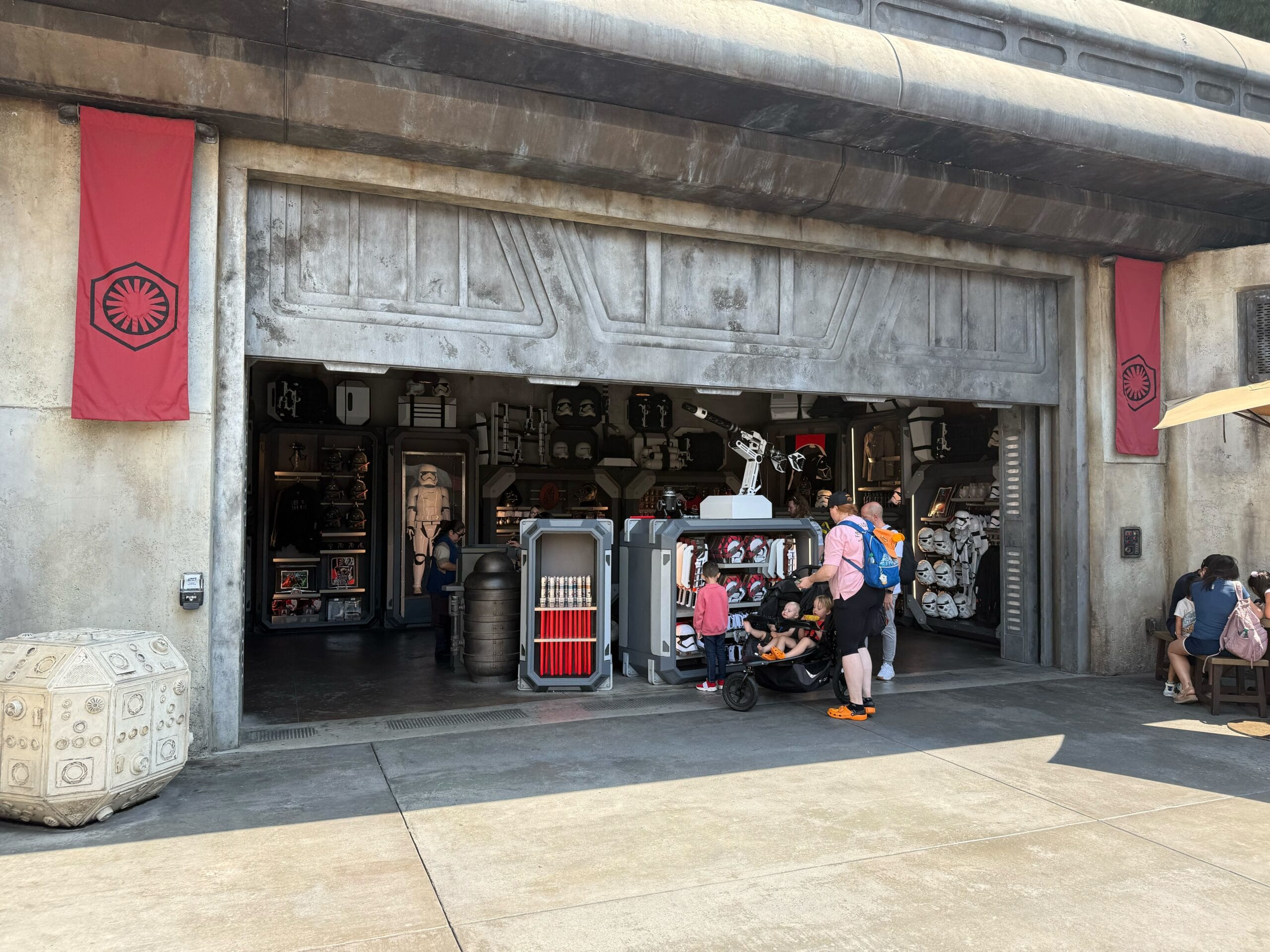 First Order Cargo Store Being Replaced, More Star Wars: Galaxy's Edge ...
