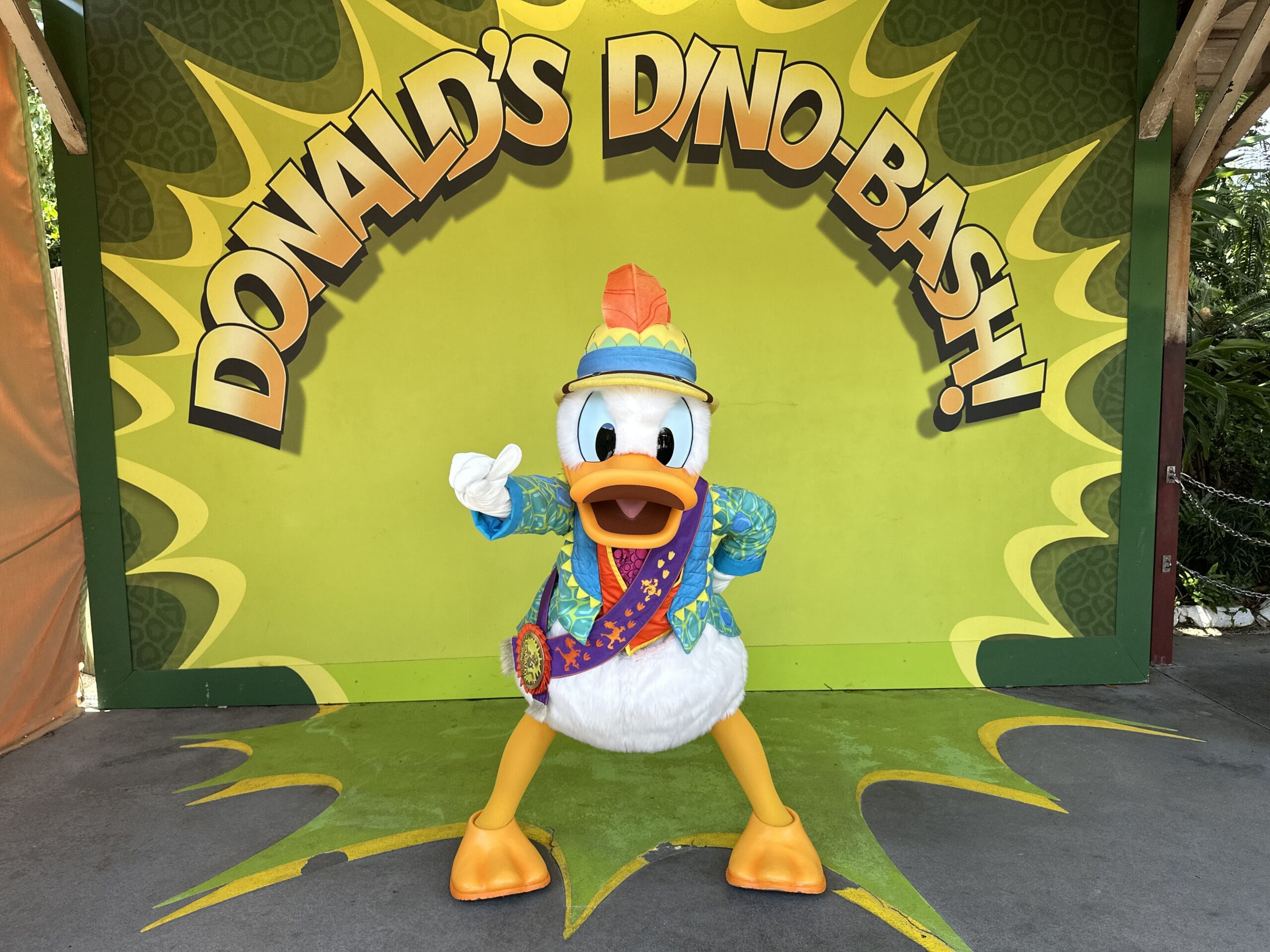 BREAKING: Donald Duck, Daisy, Chip & Dale Meet & Greets Moving at ...