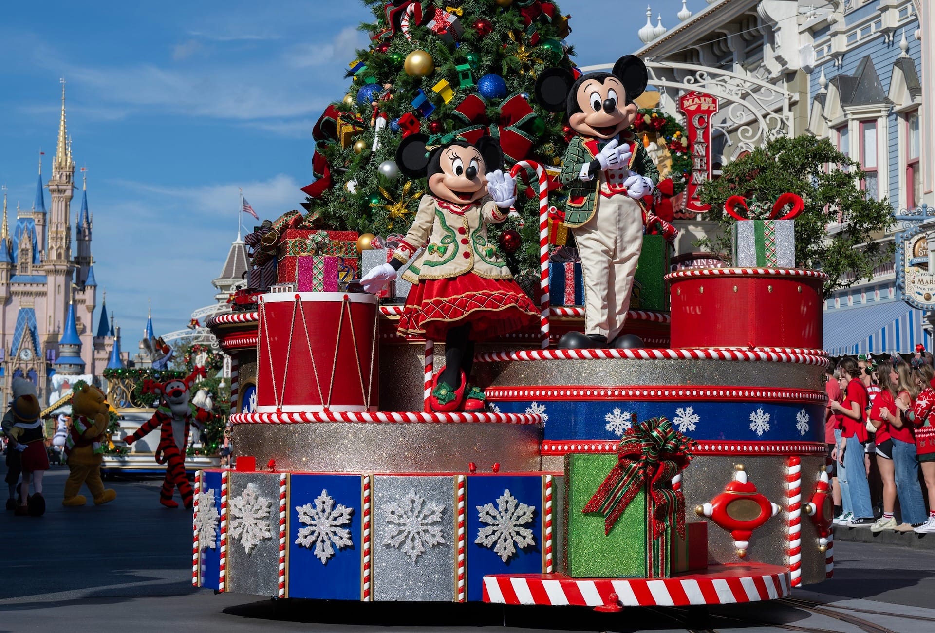 When, Where, and How to See Disney Park's Televised Christmas Parade ...