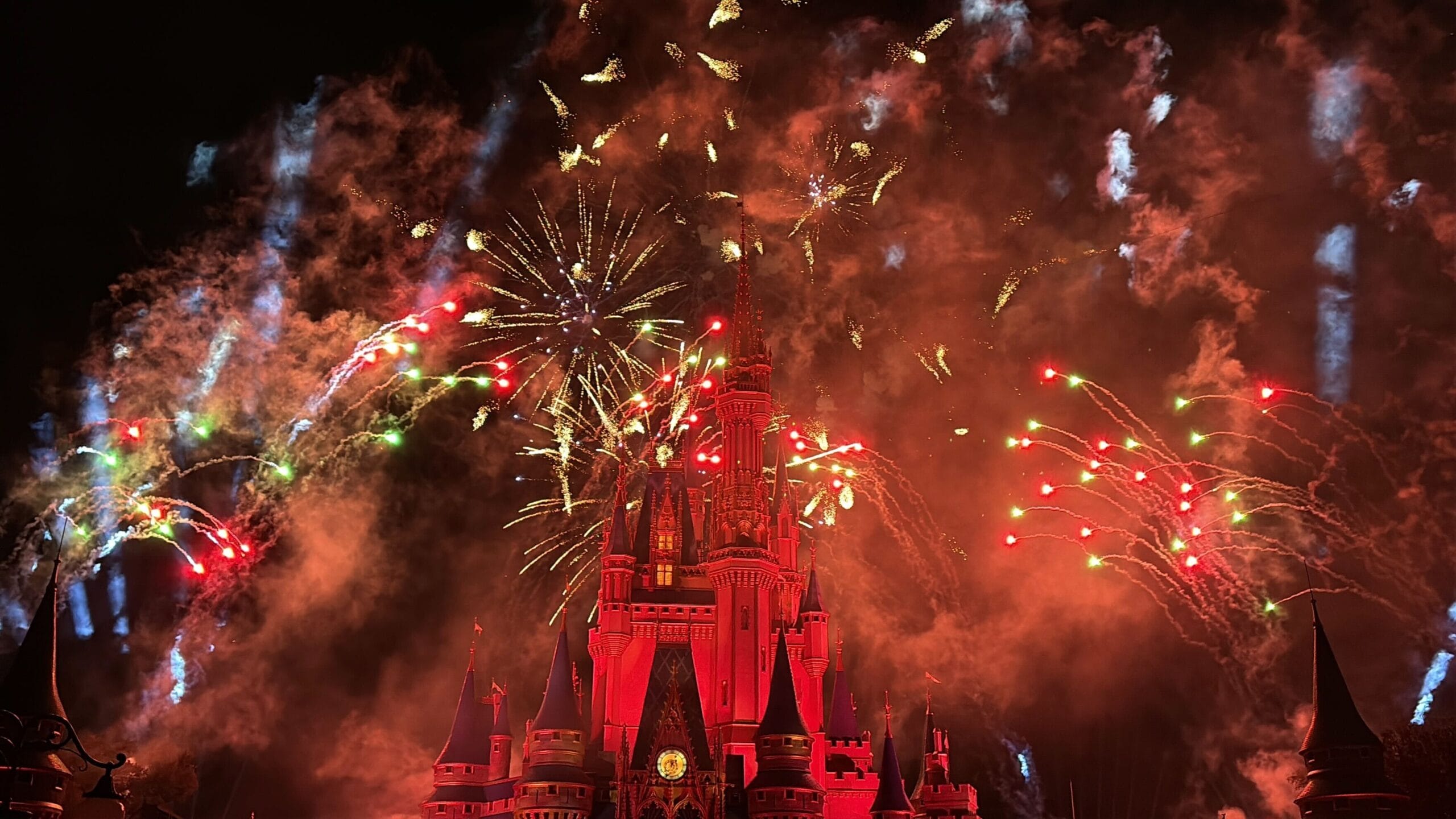 Full Video of 2026 New Year's Eve Fantasy in the Sky Fireworks at Magic ...