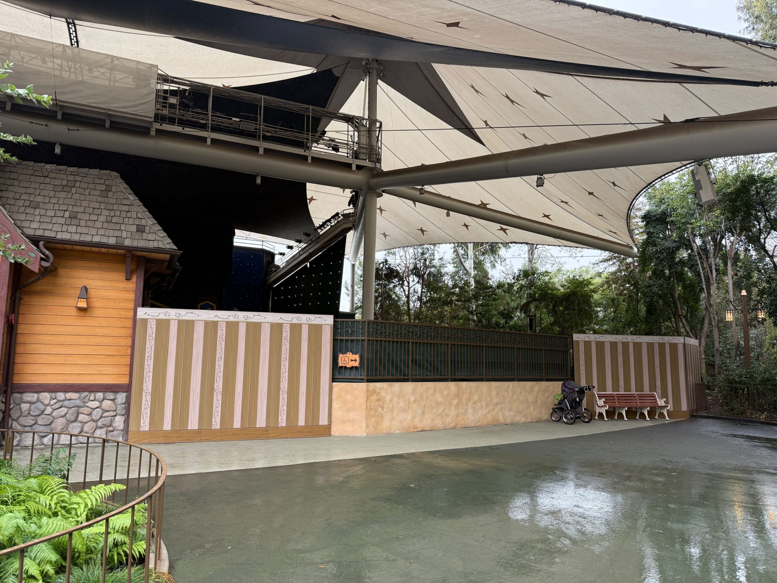 Fantasyland Theatre Closed in Disneyland to Make Way for Bluey Stage ...