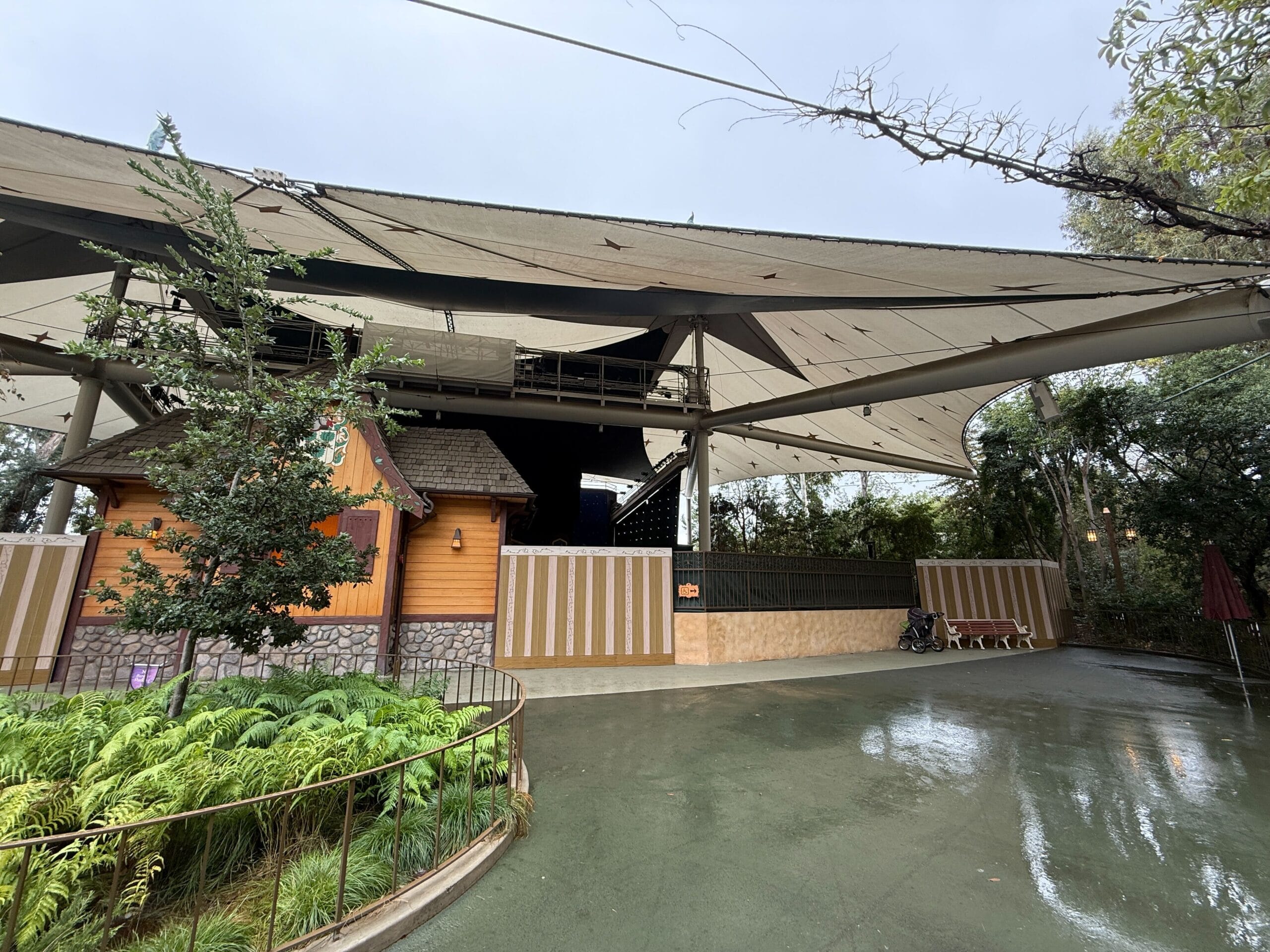 Fantasyland Theatre Closed in Disneyland to Make Way for Bluey Stage ...